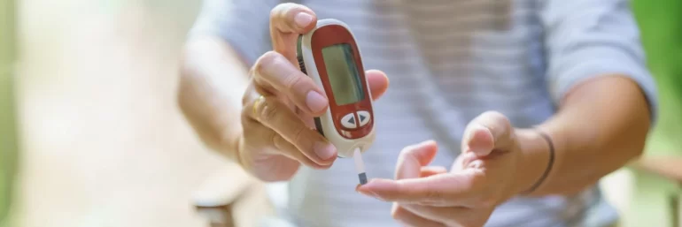How to Use a Glucometer: Simple Step-by-Step Guide | LCC